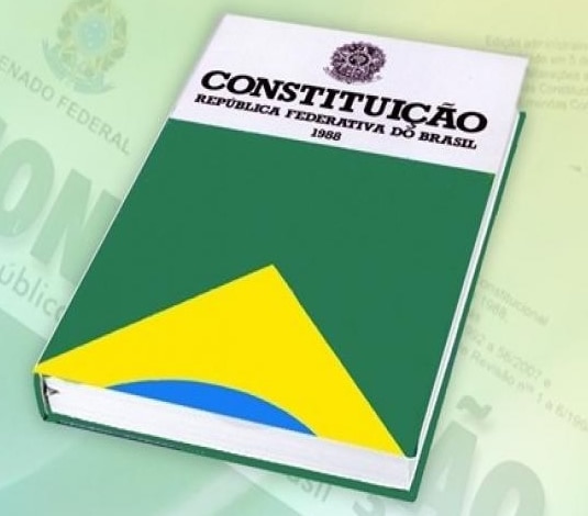 Sedes dos três poderes exibem representação da Constituição Federal ...